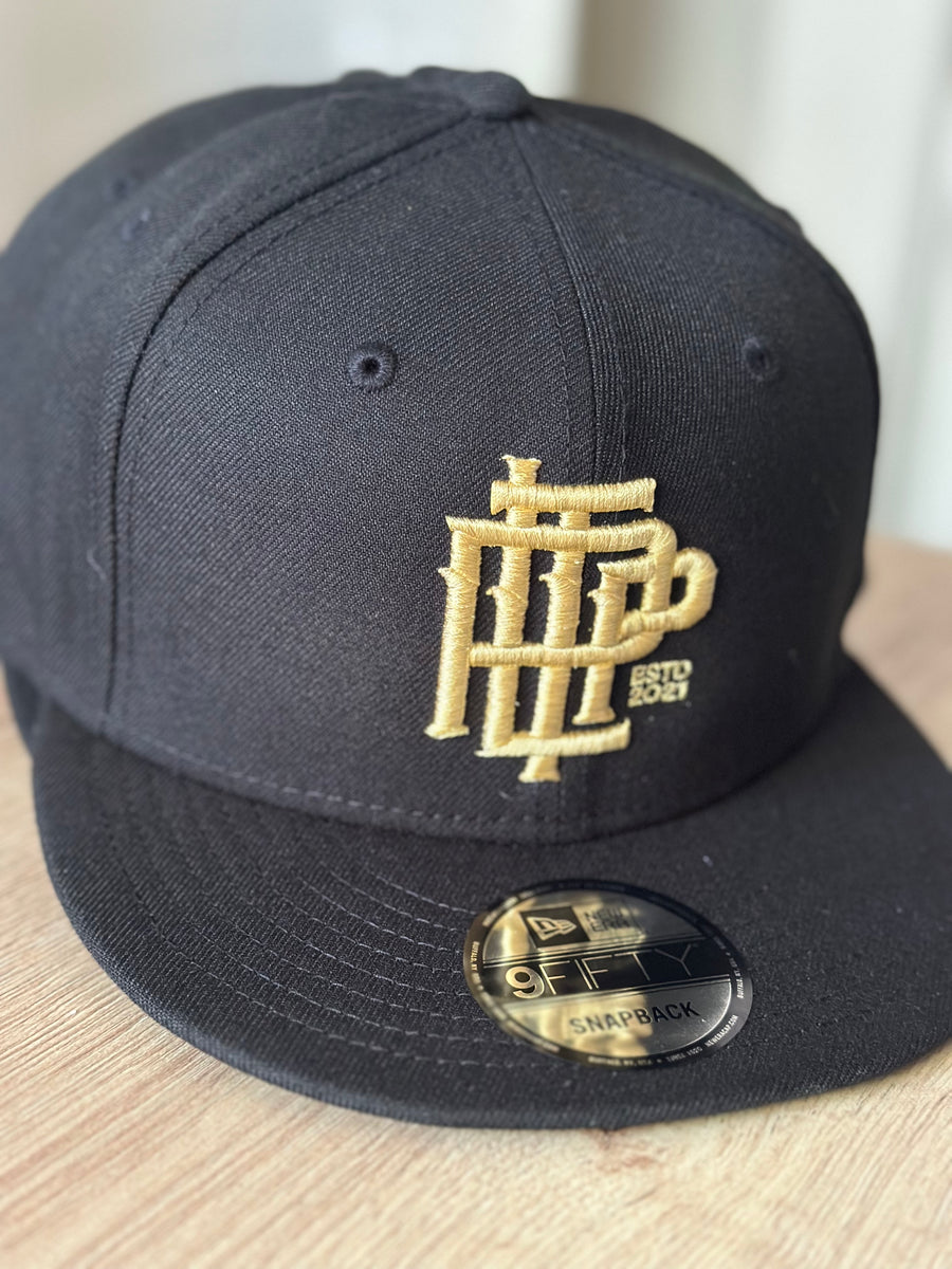 Black on Gold Snapback – 3phaselineproducts